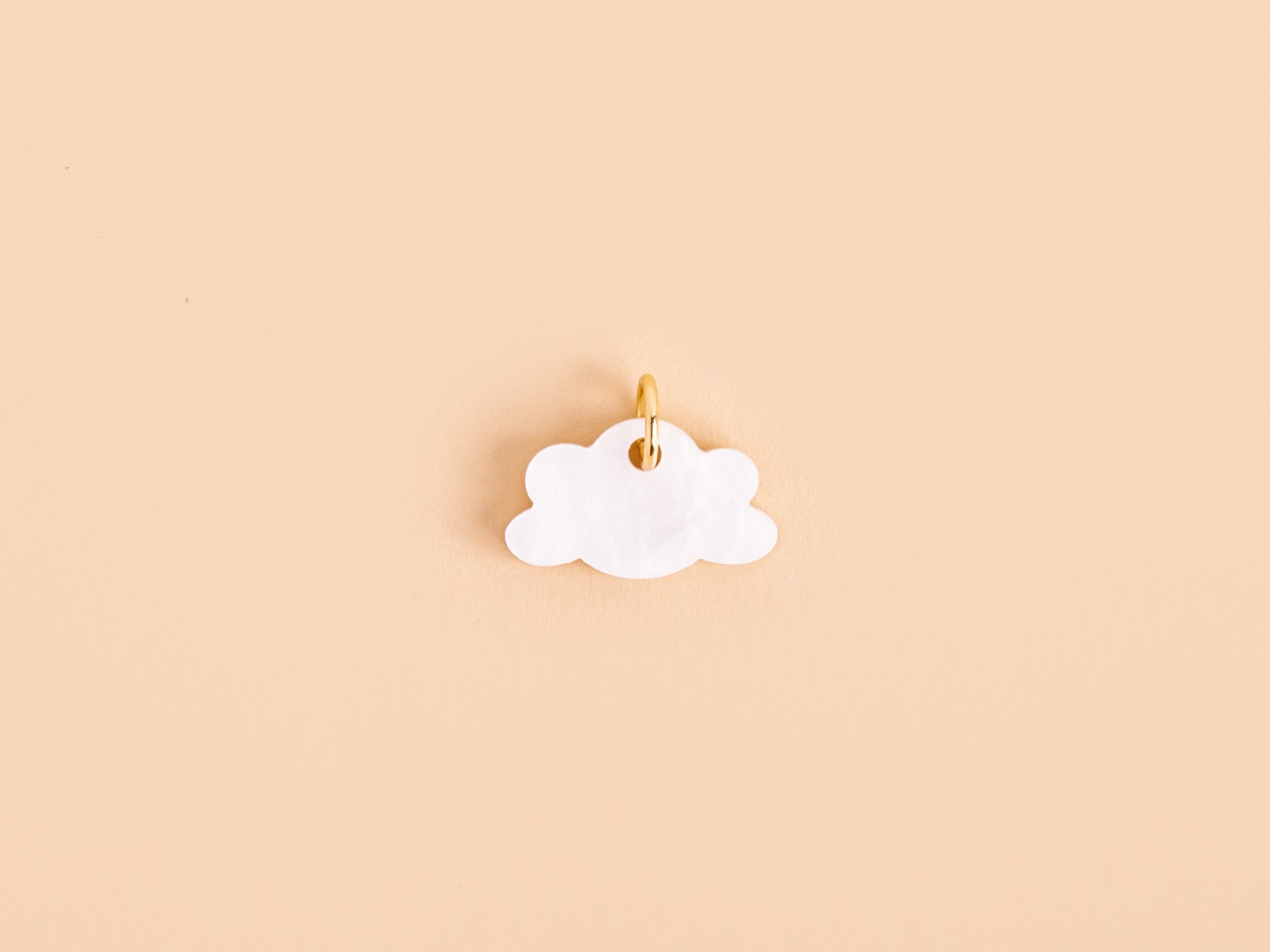 Single white cloud pendant – acutecolor